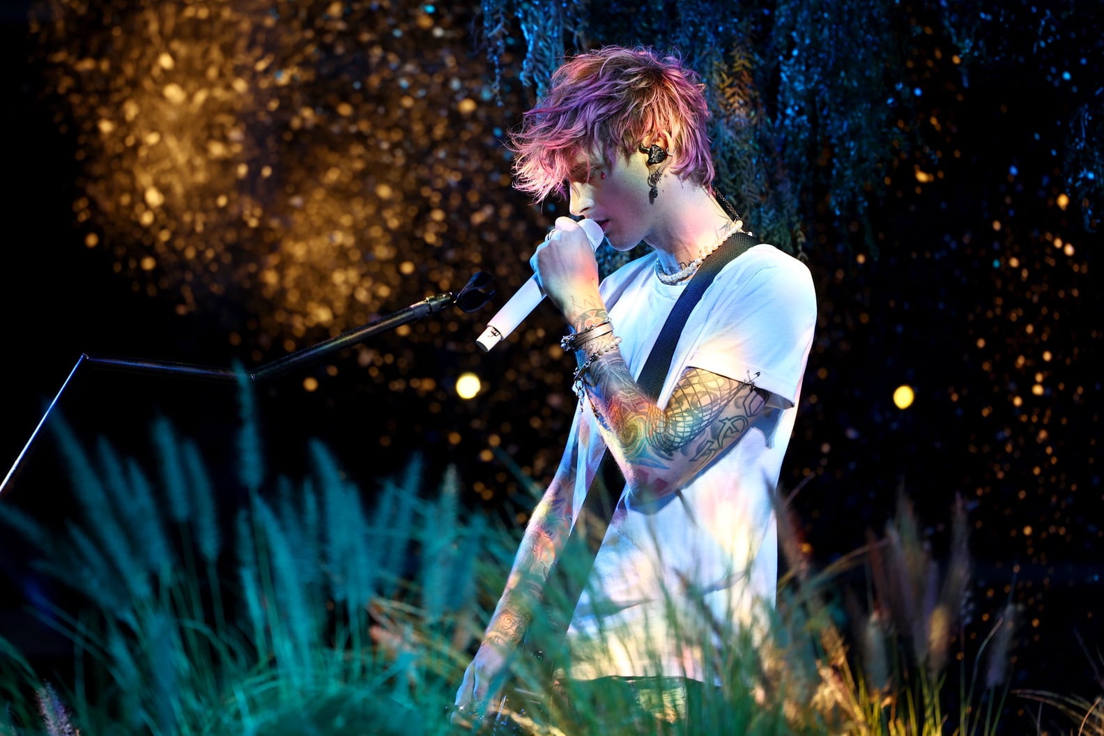 Watch MGK's Performance at the 2022 Billboard Music Awards | PS ...