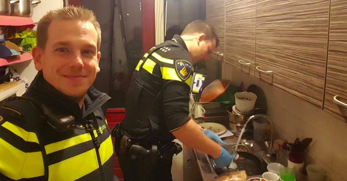 Dutch Police Officers Cook Dinner and Wash Dishes For Family | PS Family