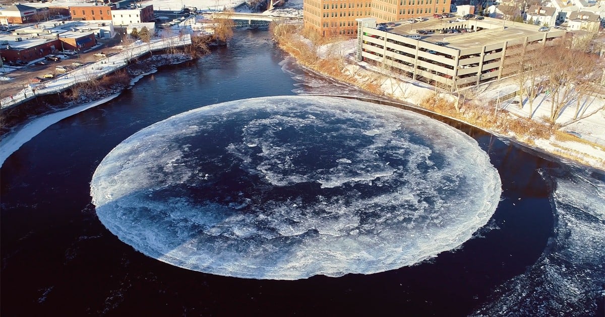 Spinning Ice Disk in Westbrook, Maine, January 2019 | POPSUGAR News