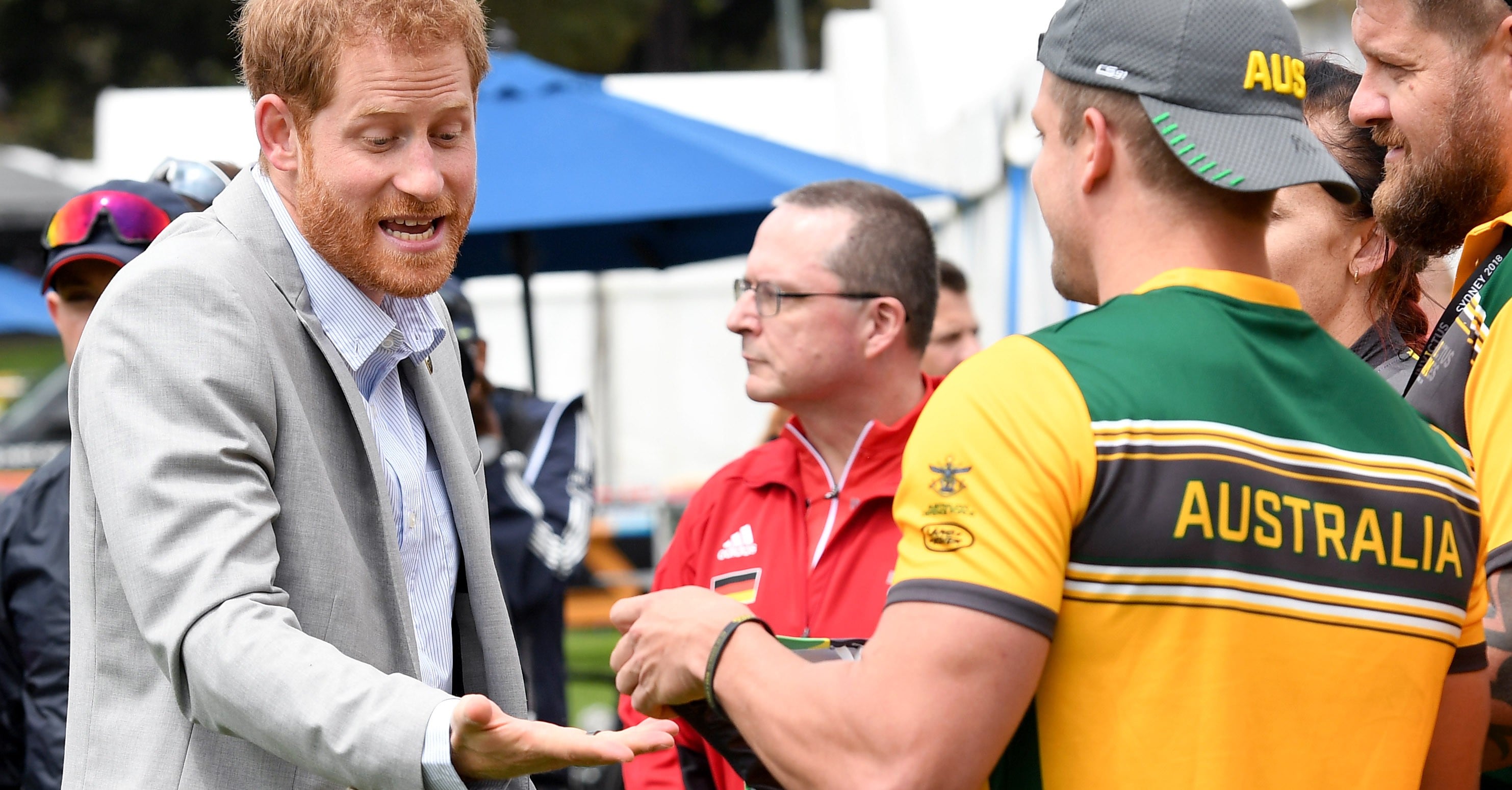 Prince Harry Tries on Speedo at Invictus Games 2018 | PS Celebrity