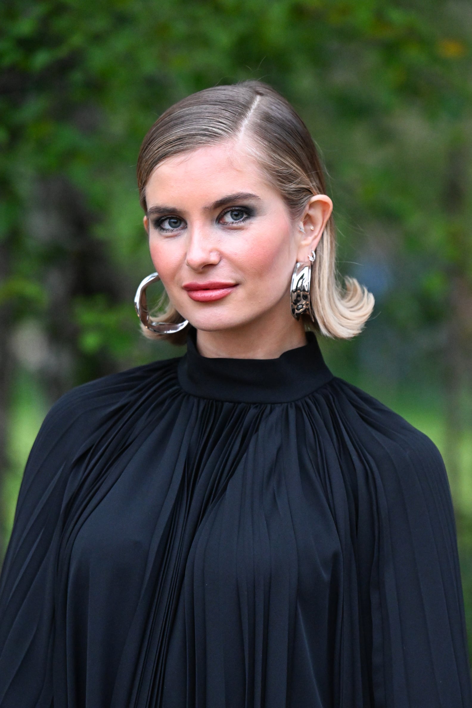 The Bell-Bottom Bob Haircut Is Trending | PS Beauty