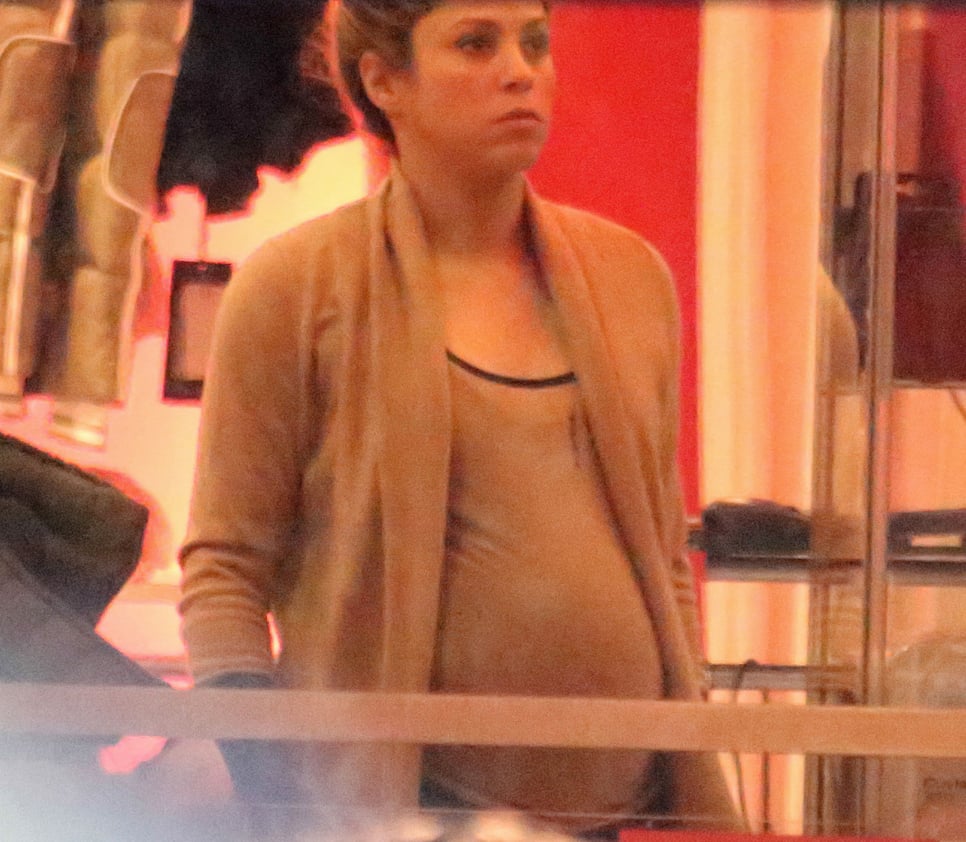 Pregnant Shakira Shopping in Barcelona | POPSUGAR Celebrity Photo 4