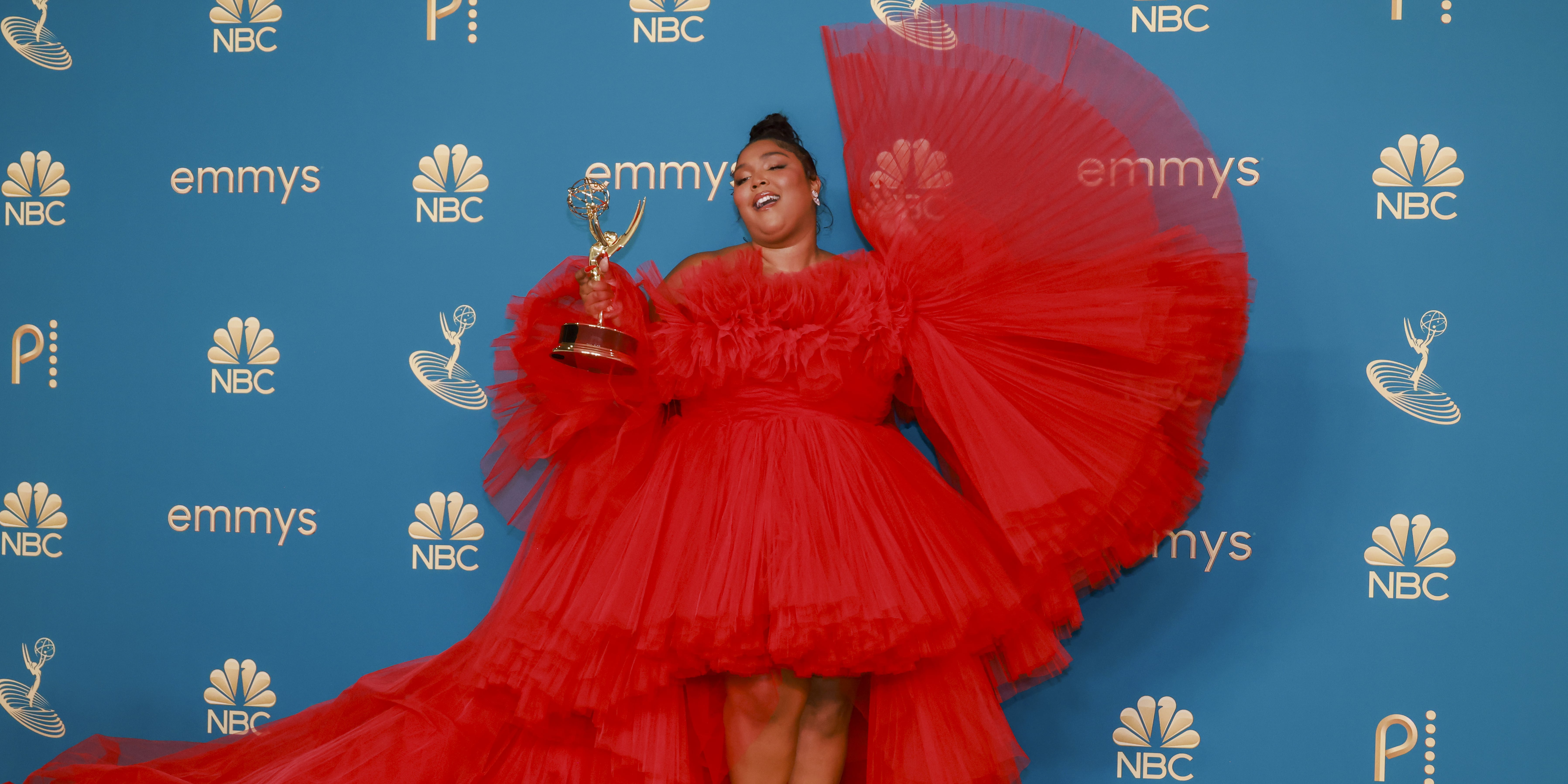 Lizzo’s Jelly Nails at the Emmys 2022 | PS UK Beauty