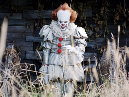 How to Do Pennywise's It Clown Makeup | POPSUGAR Beauty