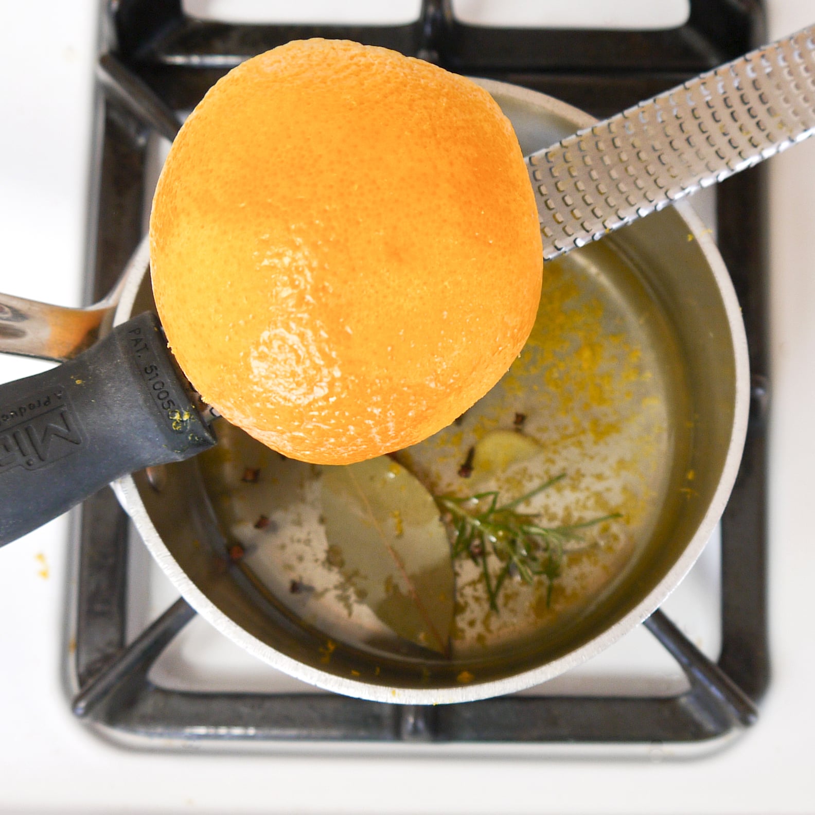 DIY Rum-Spice Aftershave | PS Smart Living