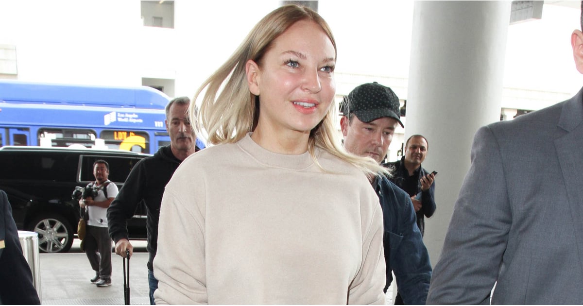 Sia Without Her Wig At Lax March 2017 Popsugar Celebrity
