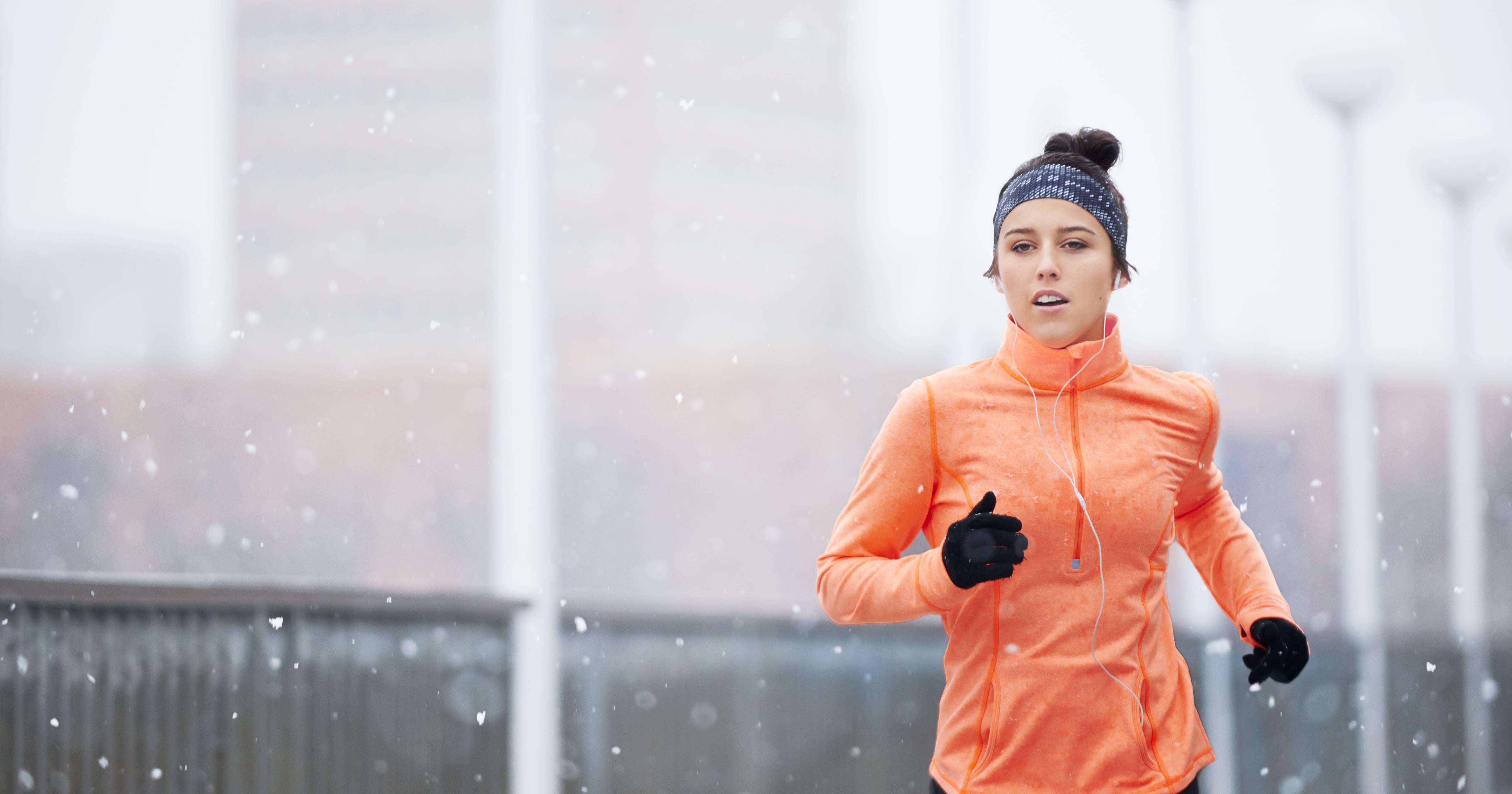 How to Stay Warm on Cold Winter Runs, According to an Expert | PS Fitness