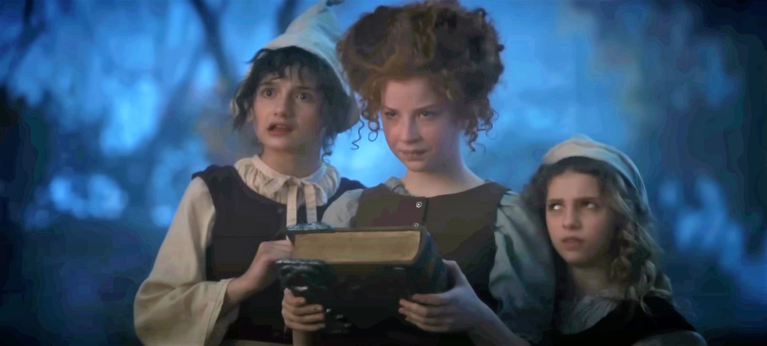 Hocus Pocus 2: Who Play the Young Sanderson Sisters? | PS Entertainment
