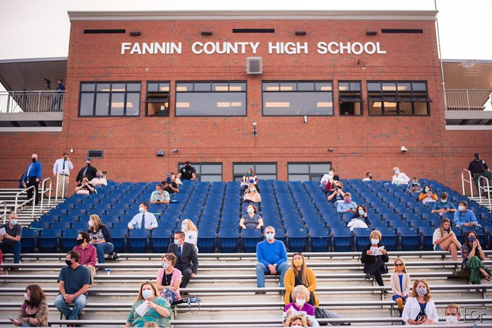 High School Graduation Photos With Social Distancing | POPSUGAR Family