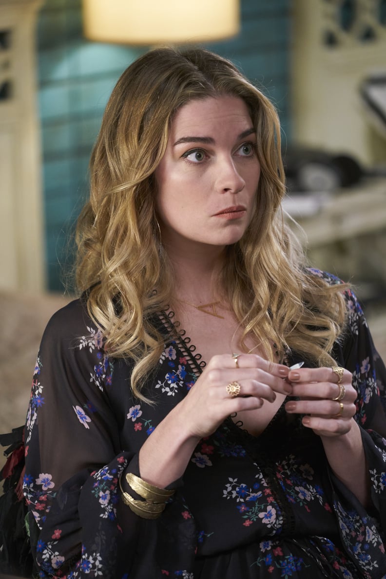 Annie Murphy Wore Alexis Rose s Necklace To 2020 Emmys PS Fashion