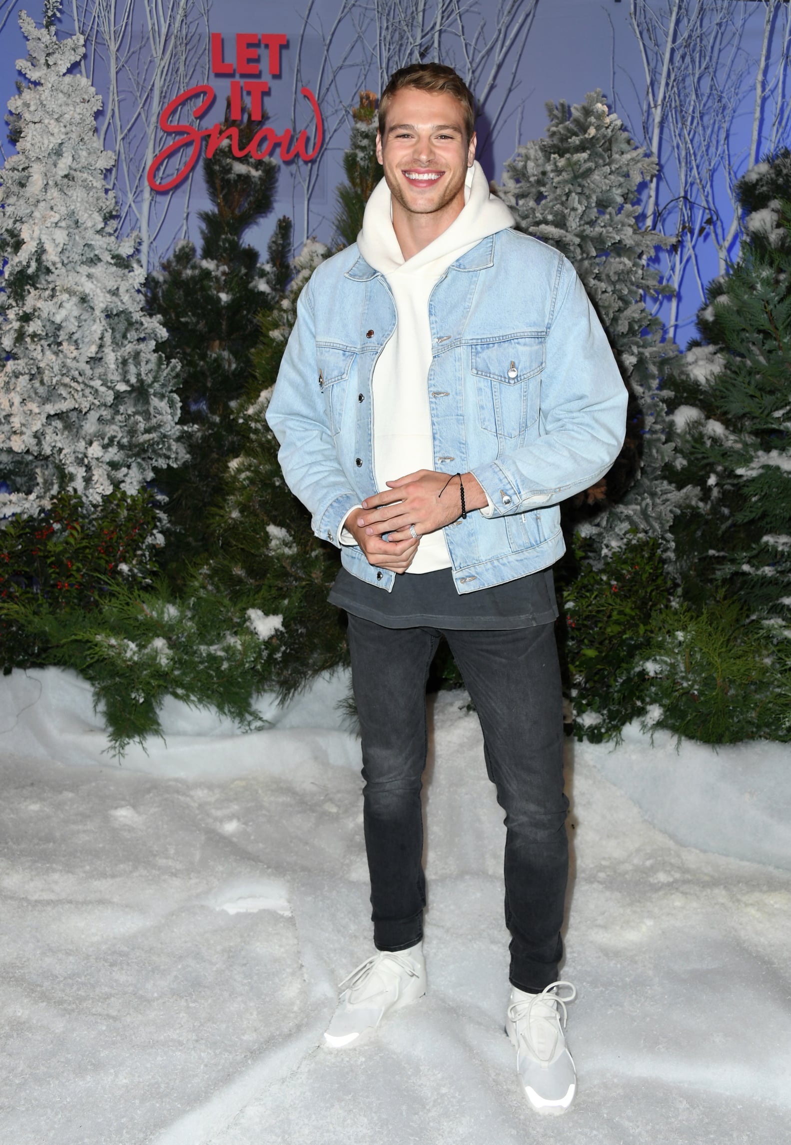 The Cast of Let It Snow Poses For Photos Together in LA | PS Celebrity