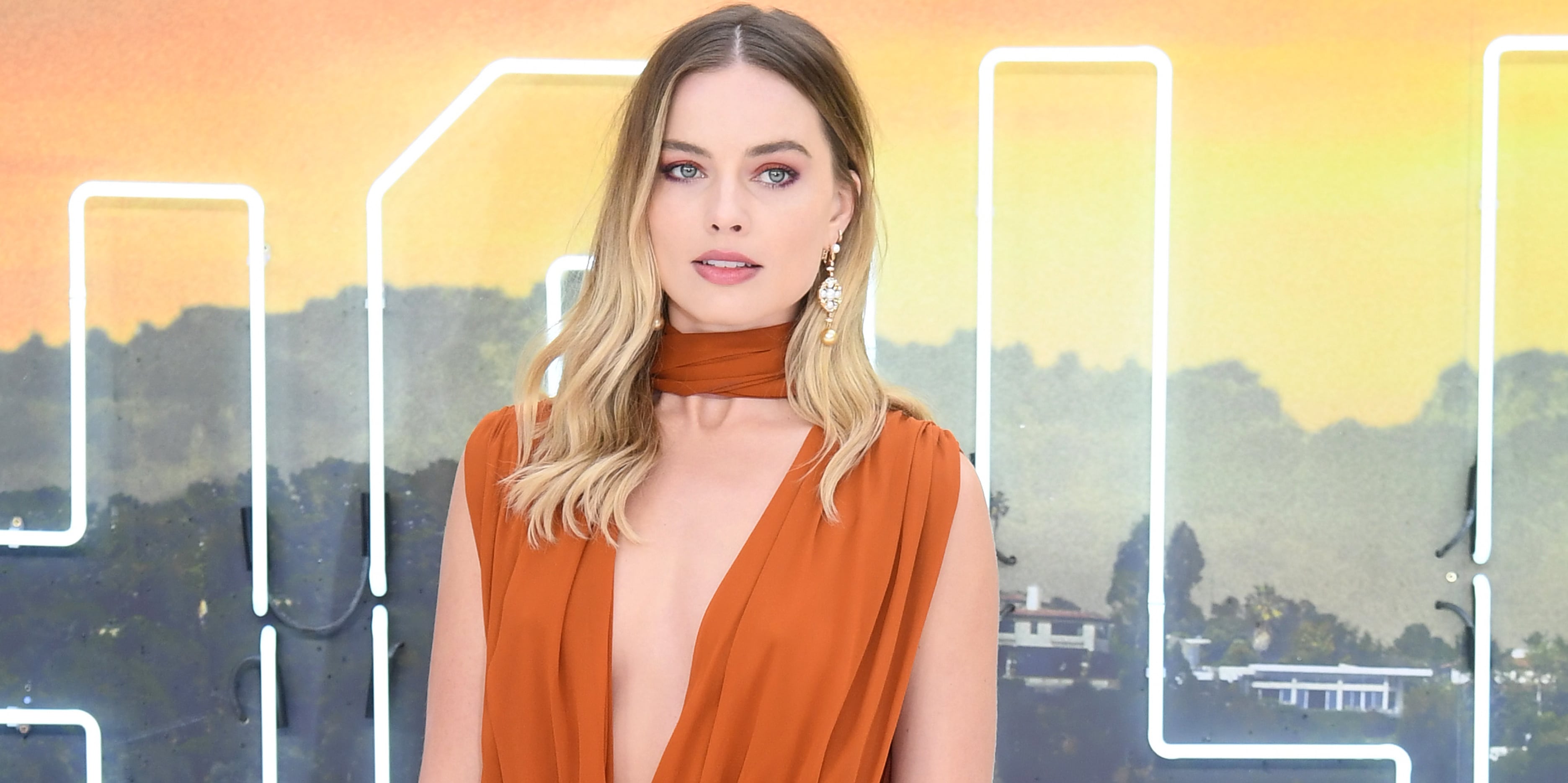 Margot Robbie's Dress For Once Upon a Time in Hollywood UK | PS Fashion