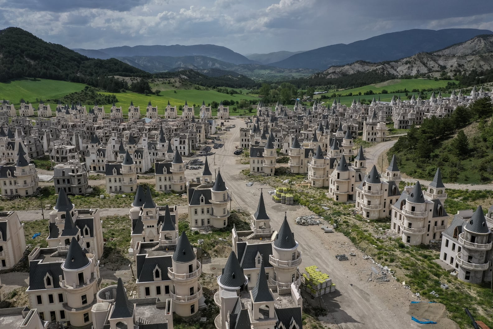 See a Ghost Town in Turkey Filled With Disney Castles | PS Smart Living
