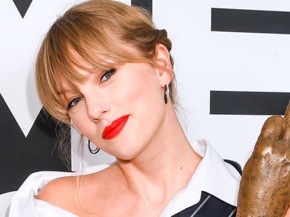 Taylor Swift at the NME Awards in Brixton 2020 | POPSUGAR Celebrity