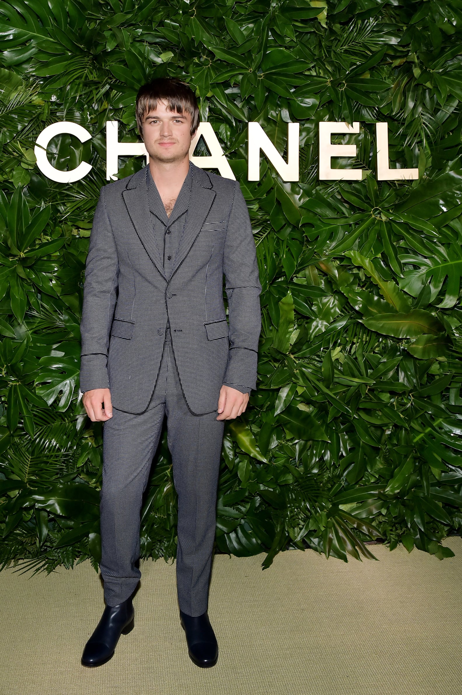 Joe Keery's New Bowl Cut Haircut | PS Beauty