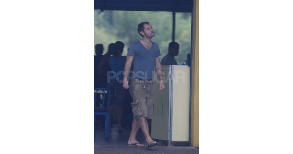 Jude Law's Family Vacation to Rio Photo 6