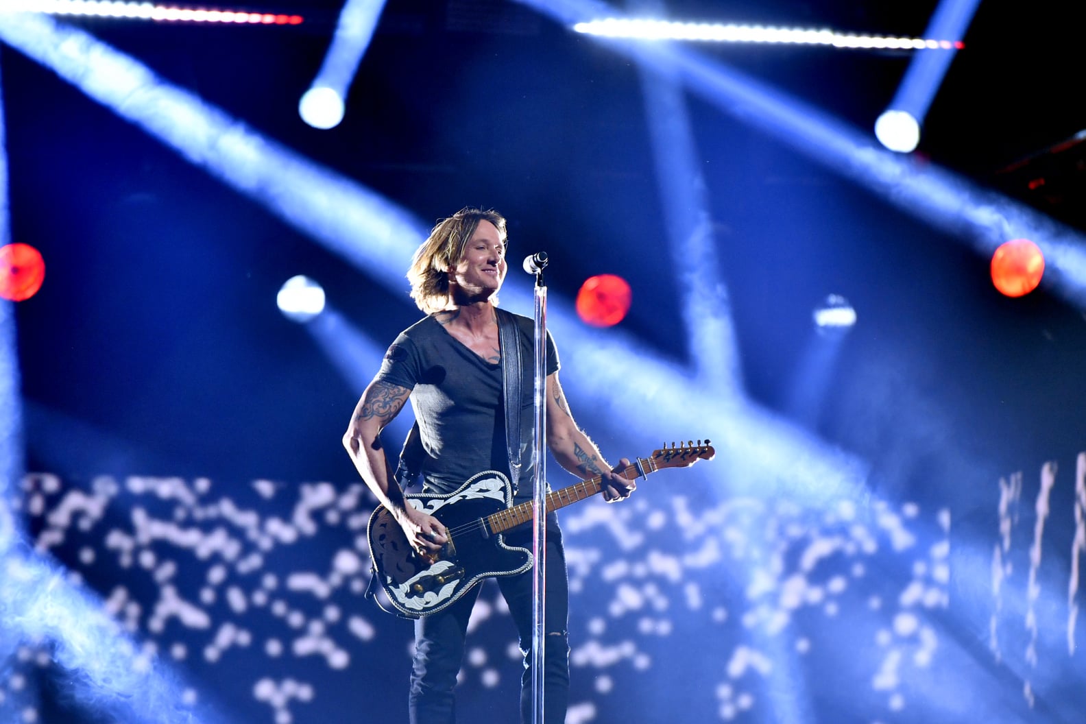 Keith Urban Performance at the 2018 CMA Awards Video | PS Entertainment