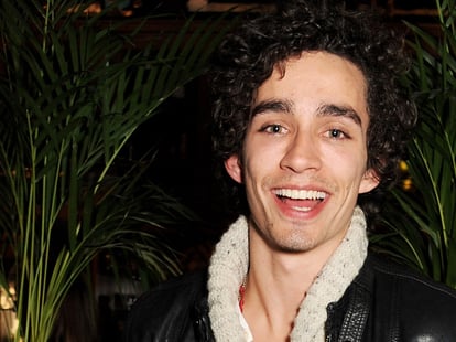 See The Umbrella Academy's Robert Sheehan's Hottest Photos | POPSUGAR ...