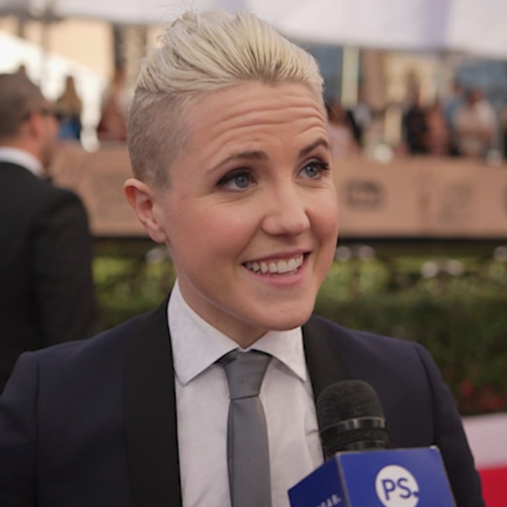 Hannah Hart 2017 SAG Awards Interview (Video) | POPSUGAR Celebrity