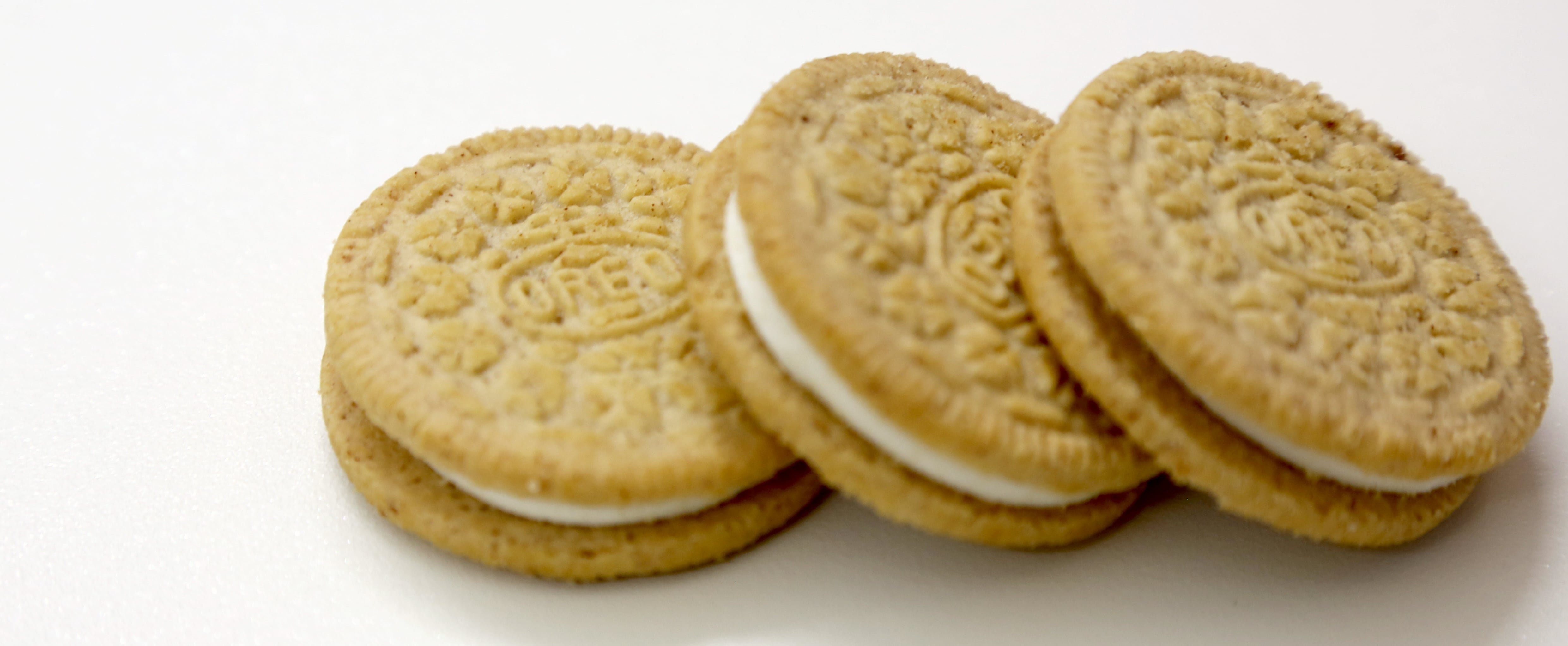 Cinnamon Bun Oreo Review | POPSUGAR Food