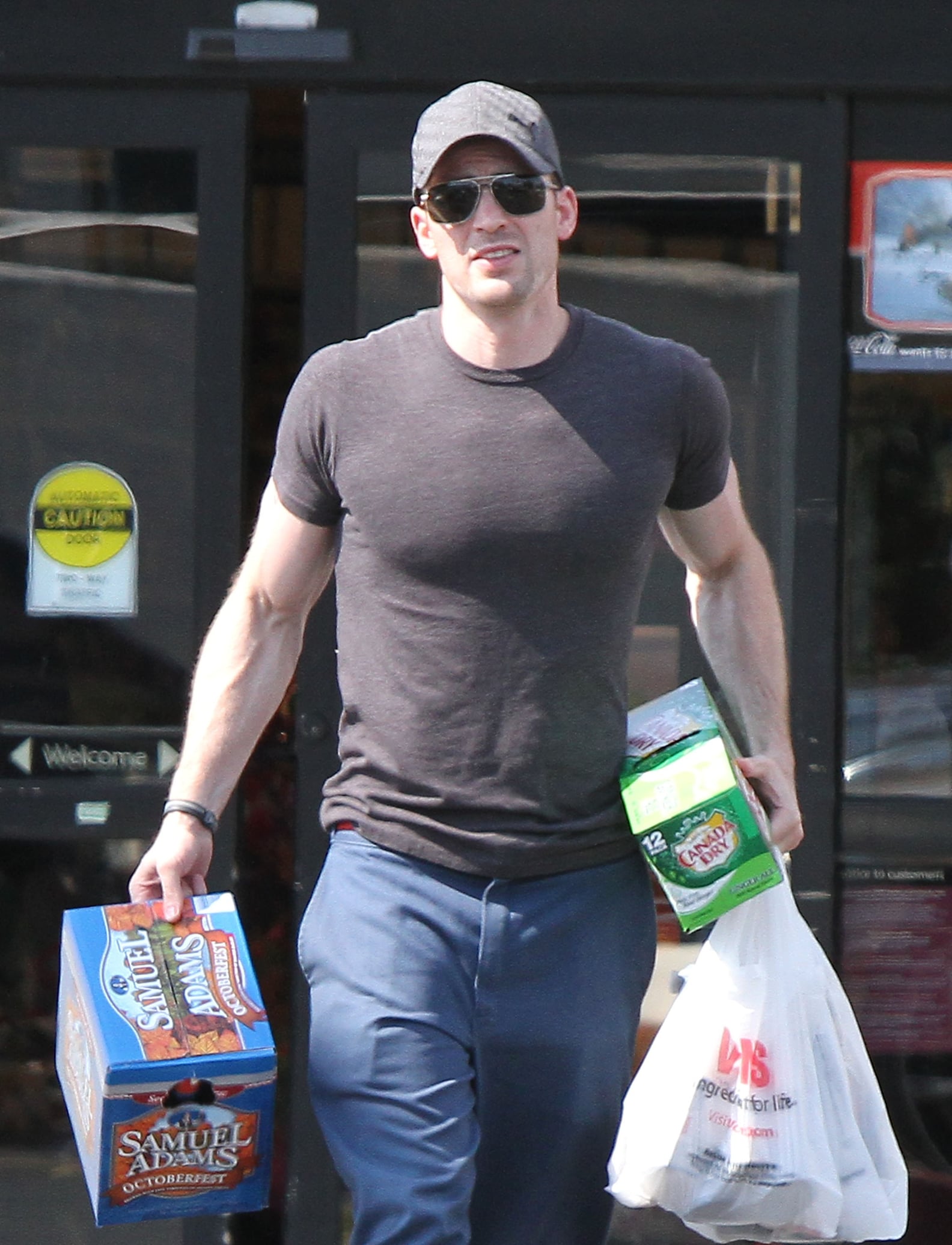 Chris Evans Big Muscles Pictures | PS Celebrity