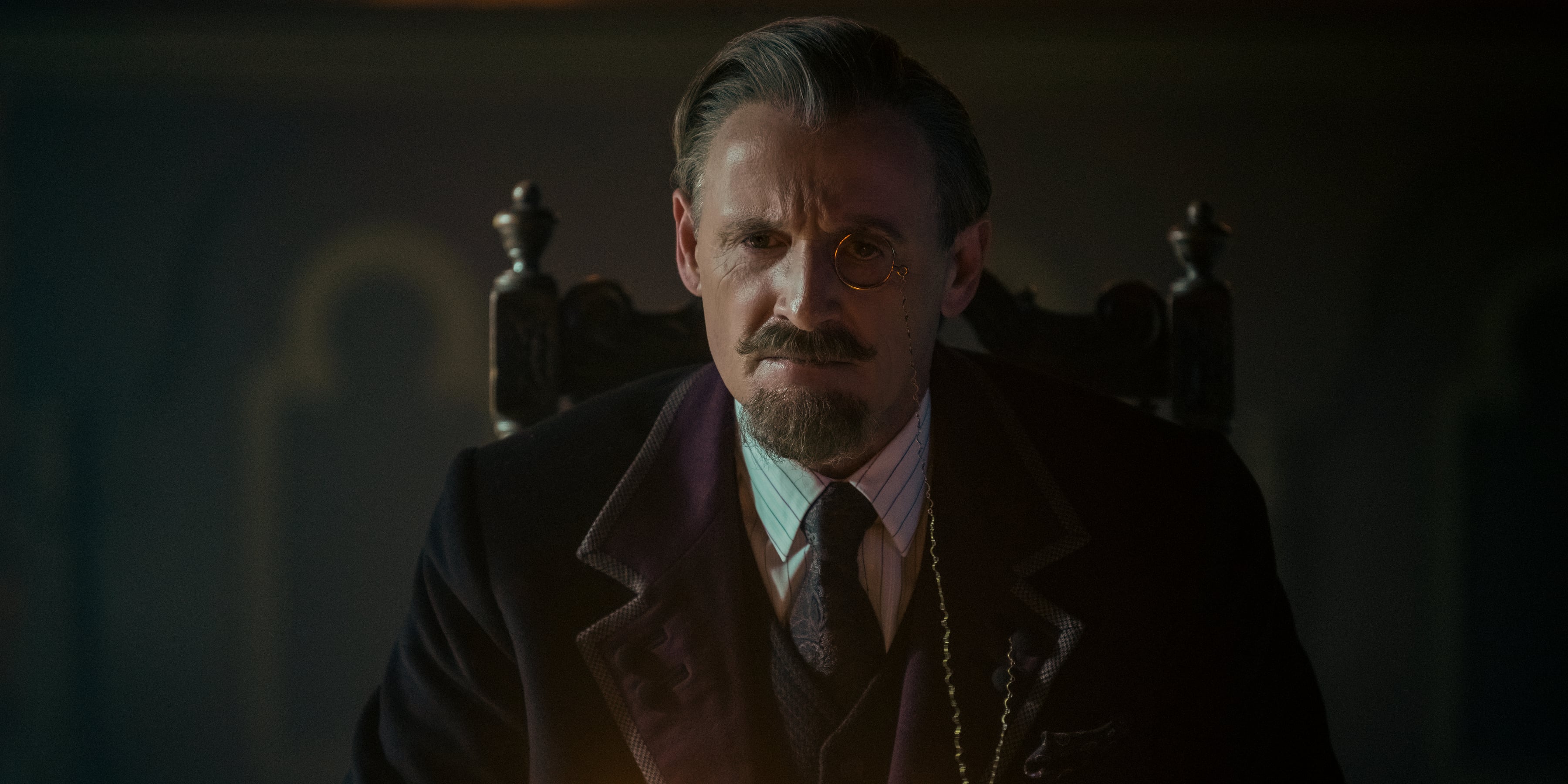 Is Sir Reginald Hargreeves an Alien on The Umbrella Academy? | POPSUGAR ...