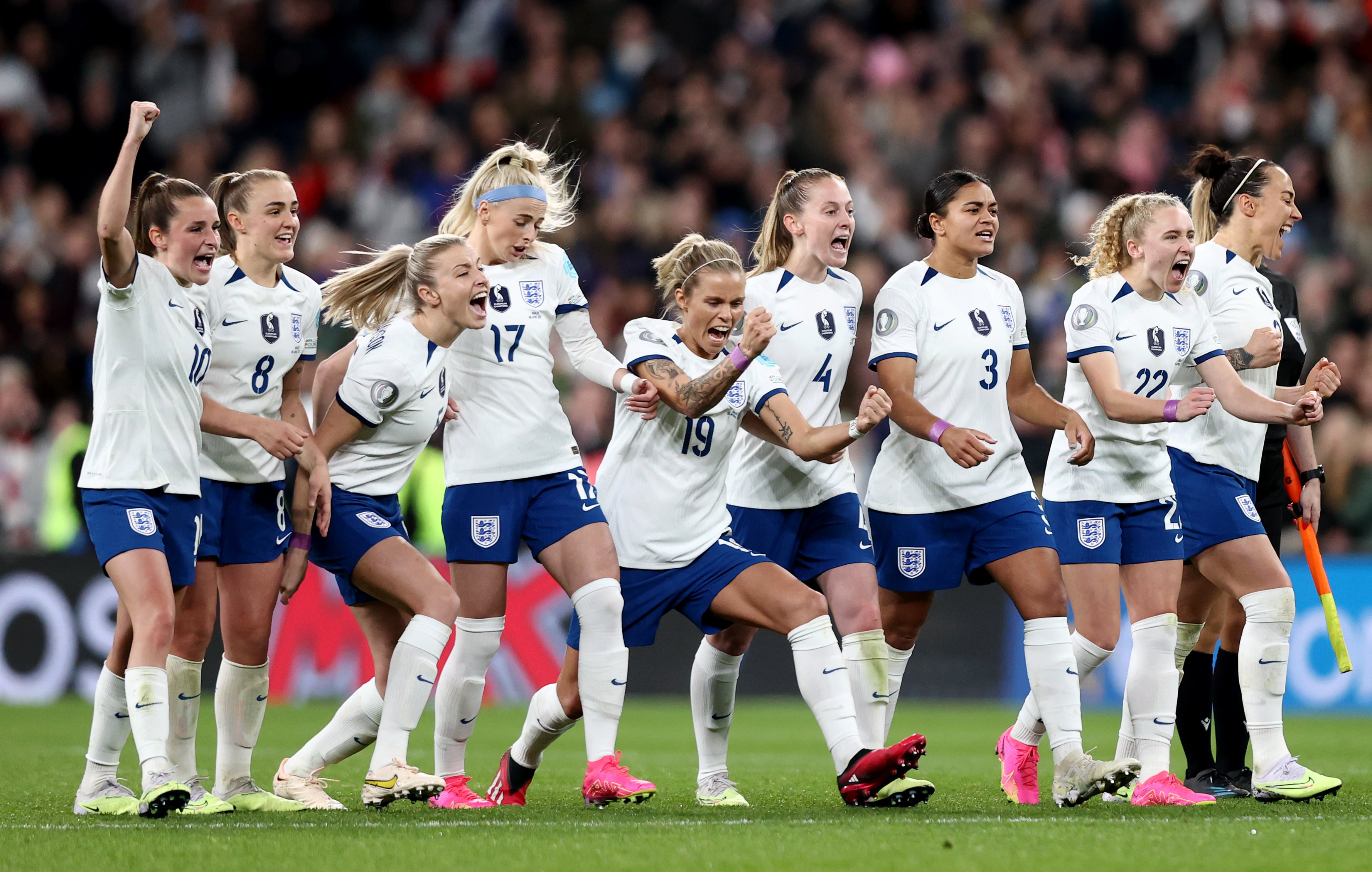 How Much do the England Lionesses Get Paid? | PS UK Fitness