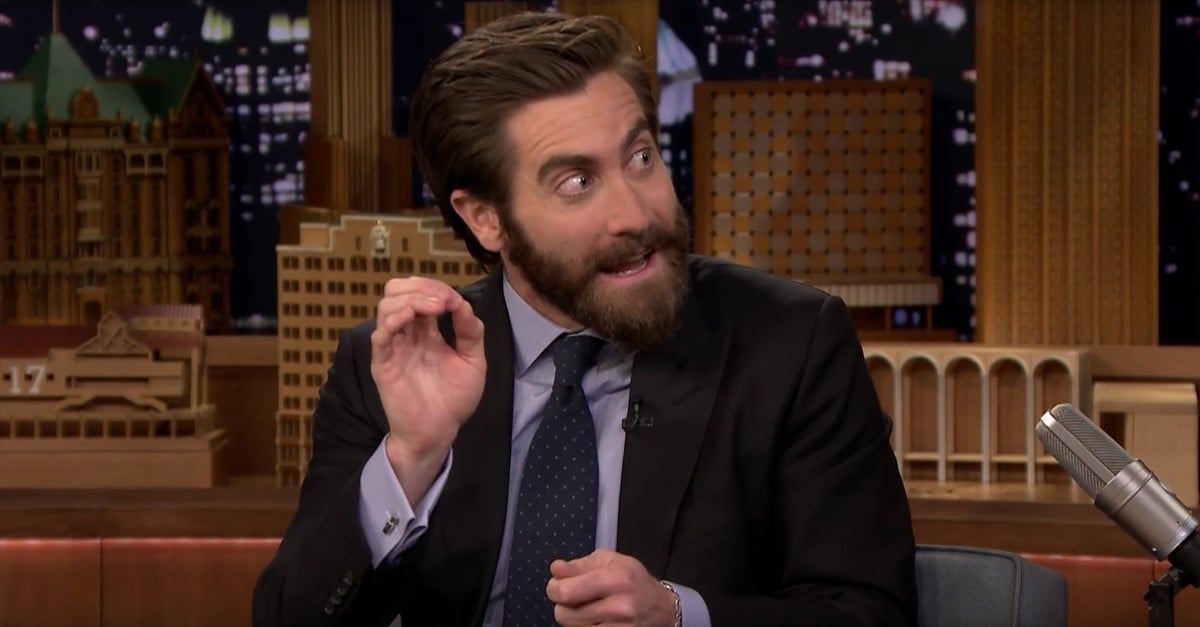 Jake Gyllenhaal Singing on The Tonight Show March 2017 | PS Celebrity