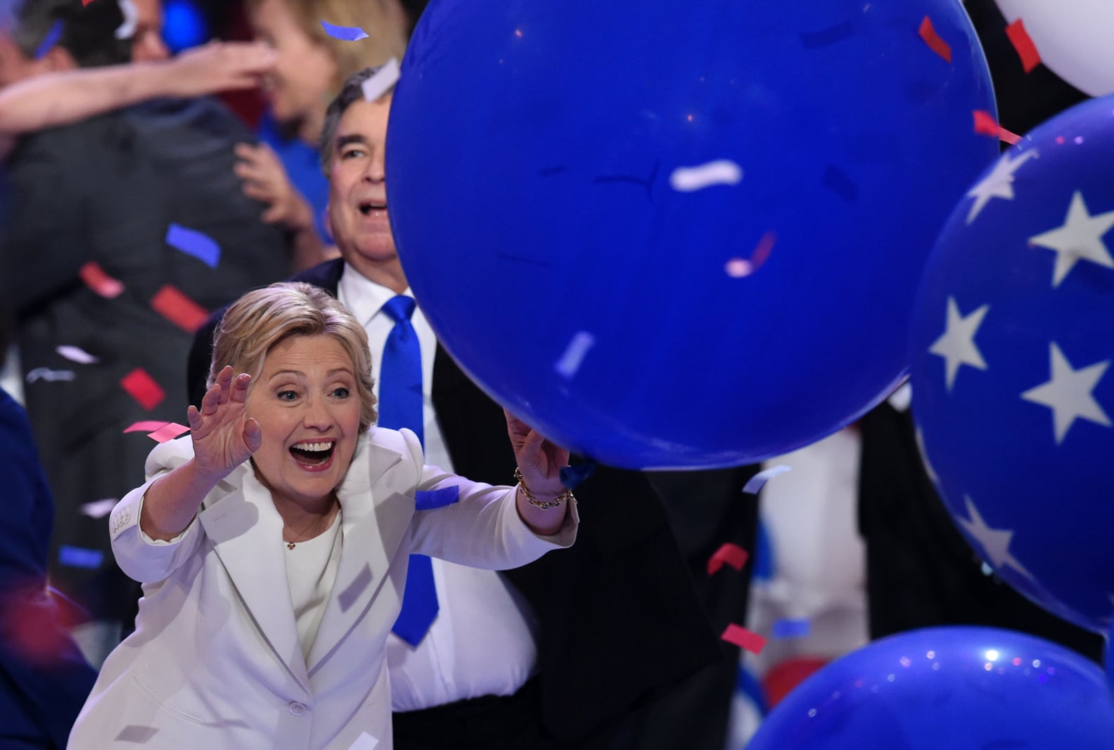 Bill and Hillary Clinton Playing With Balloons at DNC 2016 | POPSUGAR ...