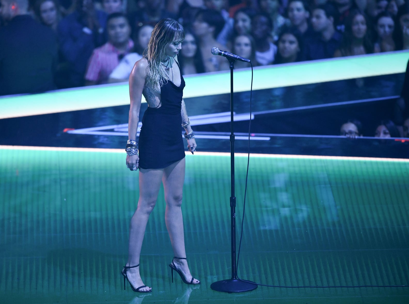 Miley Cyrus Performs "Slide Away" at the MTV VMAs | PS Entertainment