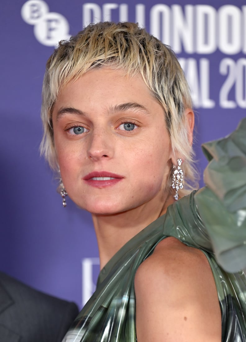 Emma Corrin’s "Mixie" Haircut: See Photos | PS Beauty