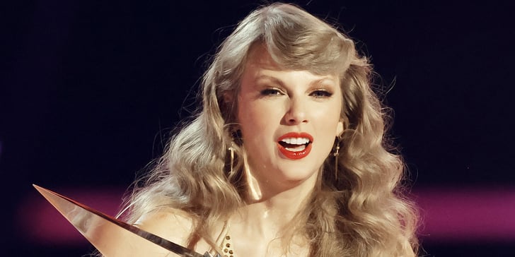 Taylor Swift's Gold Chrome Nails at the 2022 AMAs | POPSUGAR Beauty