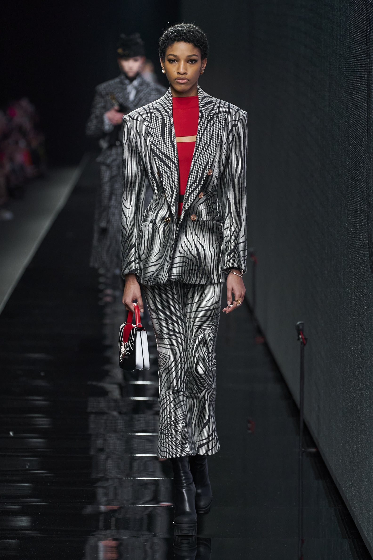 Versace's Fall/Winter 2020 Runway Show at Milan Fashion Week | PS Fashion