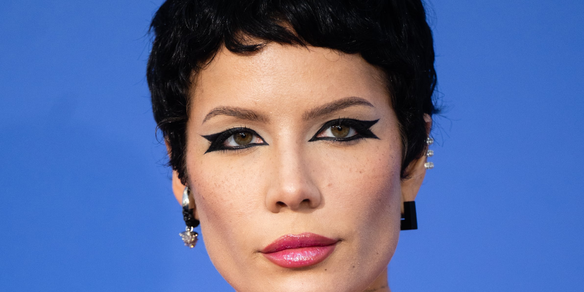 Halsey’s Micro Bangs Are Super Edgy | PS Beauty