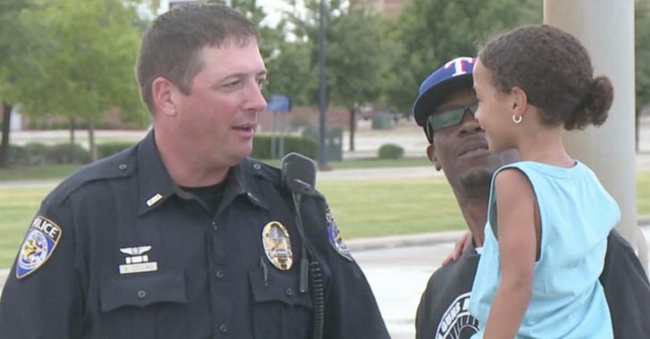 Police Officer Calms Scared Young Girl After Dad Pulled Over | POPSUGAR ...