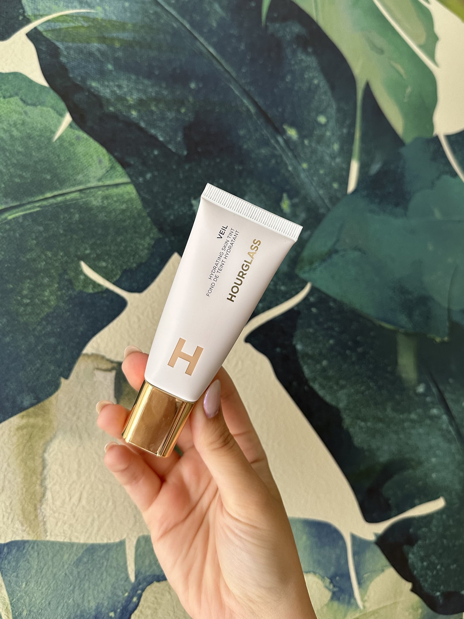 Hourglass Veil Hydrating Skin Tint Review With Photos | PS Beauty