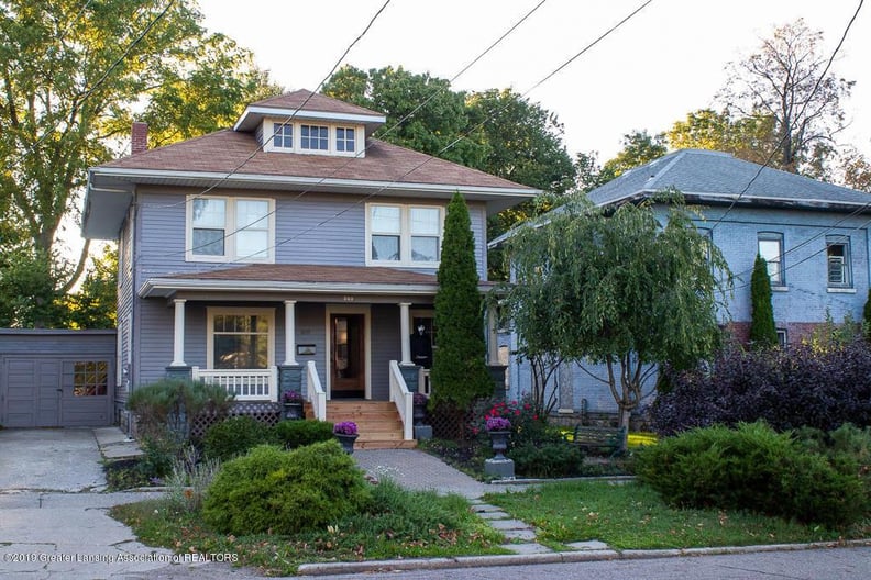 Real Estate Agent Poses as Ghostface in Listing Pictures | PS Smart Living