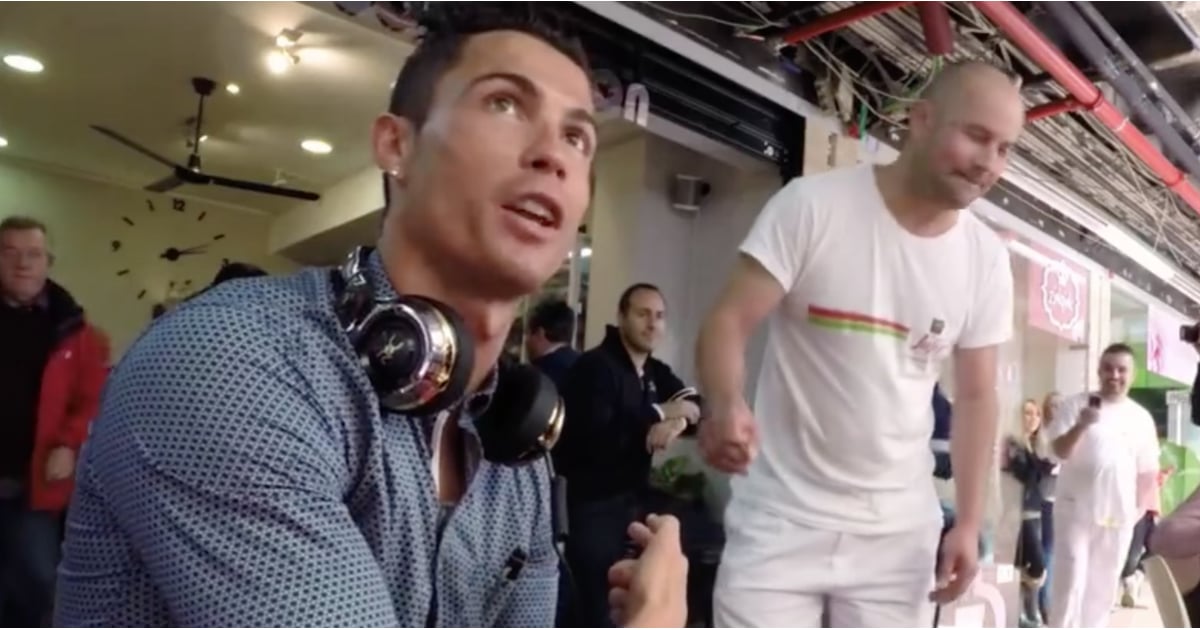 Cristiano Ronaldo Takes Photos With Fans | Video | POPSUGAR Latina