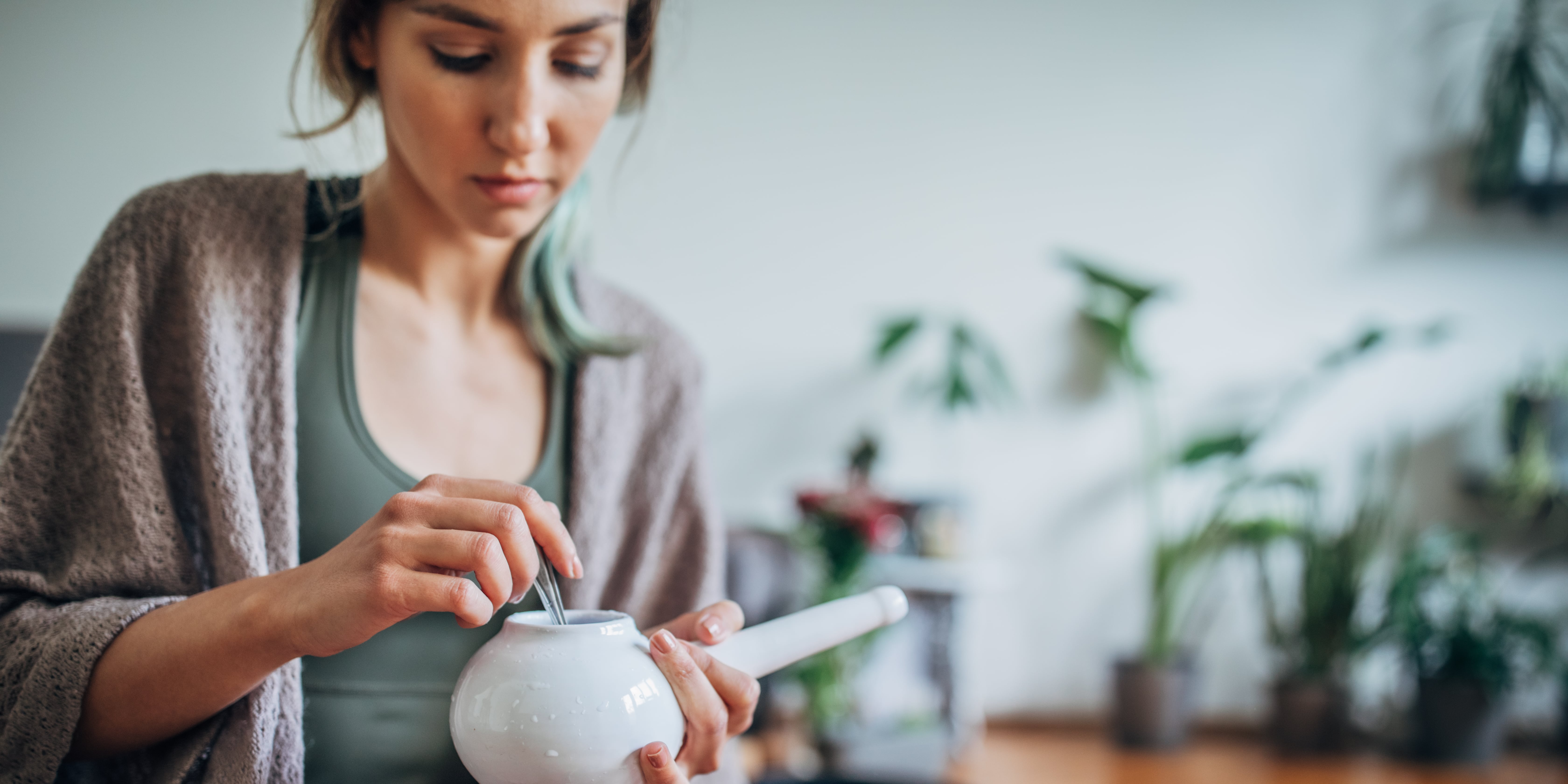 How to Use a Neti Pot, According to Doctors | PS Health