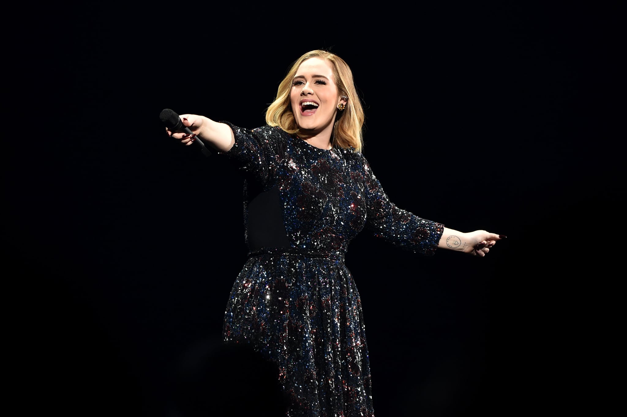 Adele Gets to Her Stage in a Wheeled Box | POPSUGAR Celebrity