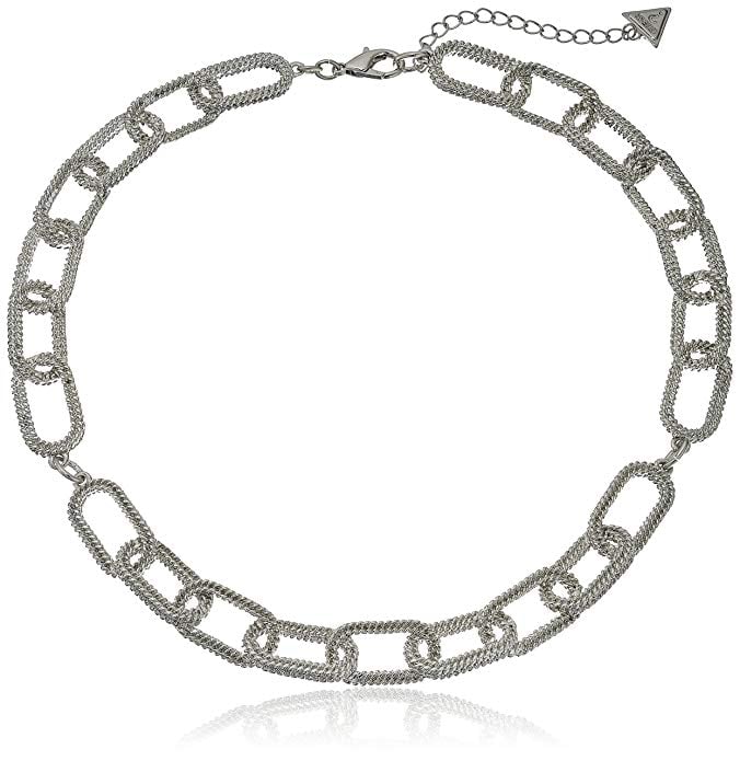 Victoria Beckham Wearing a Chain-Link Choker | PS Fashion