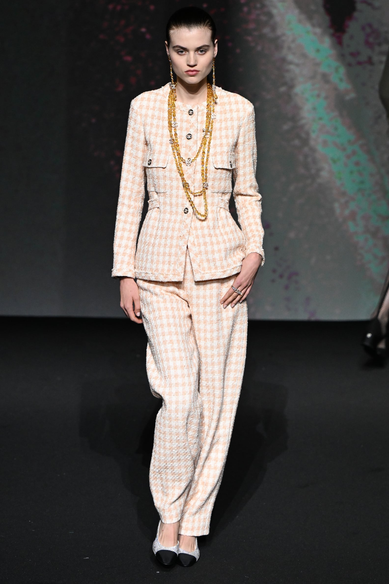 Kristen Stewart and Jennie at the Chanel Spring 2023 Show | PS Fashion