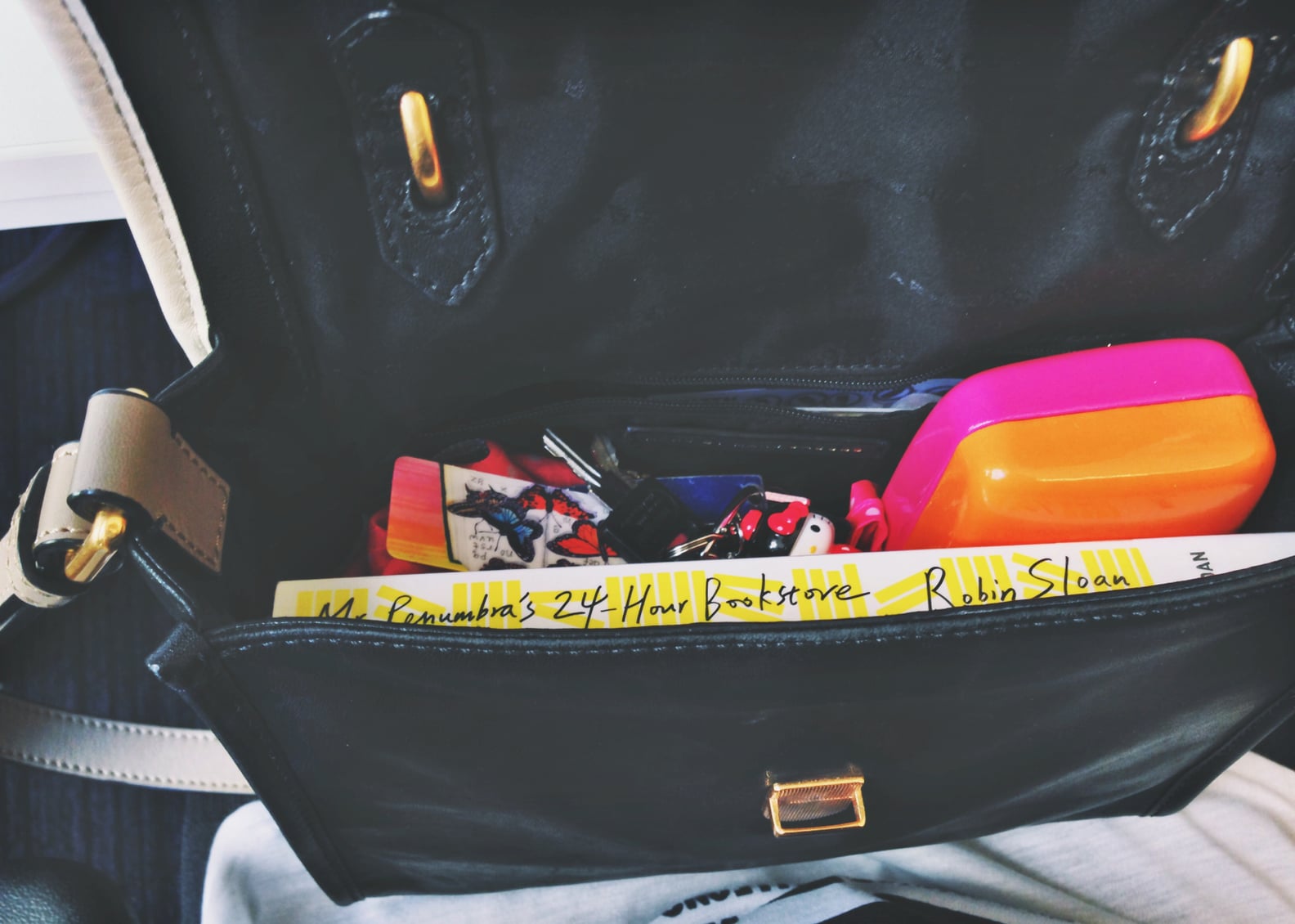 Signs You're Addicted to Reading | PS Love