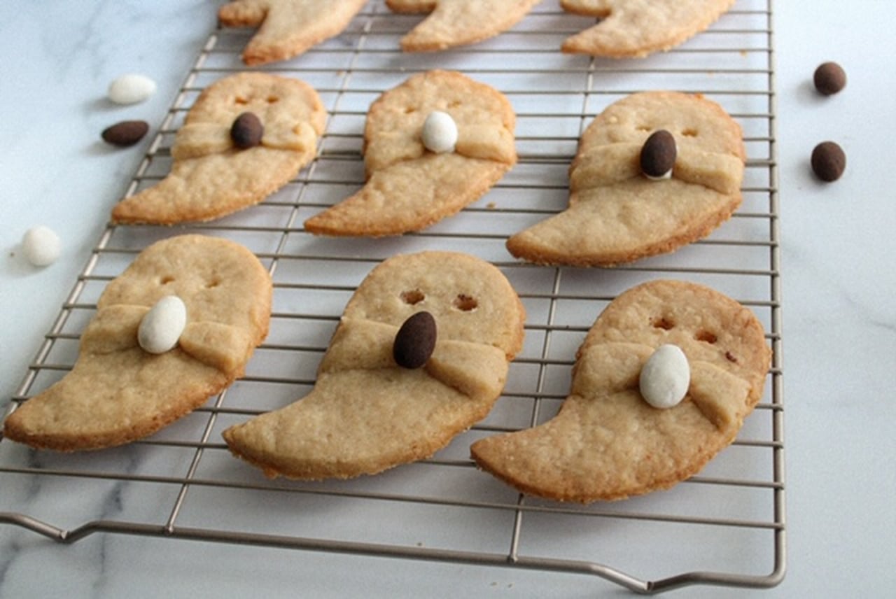 These Shortbread Ghost Cookies Are So Cute For Halloween | PS Food