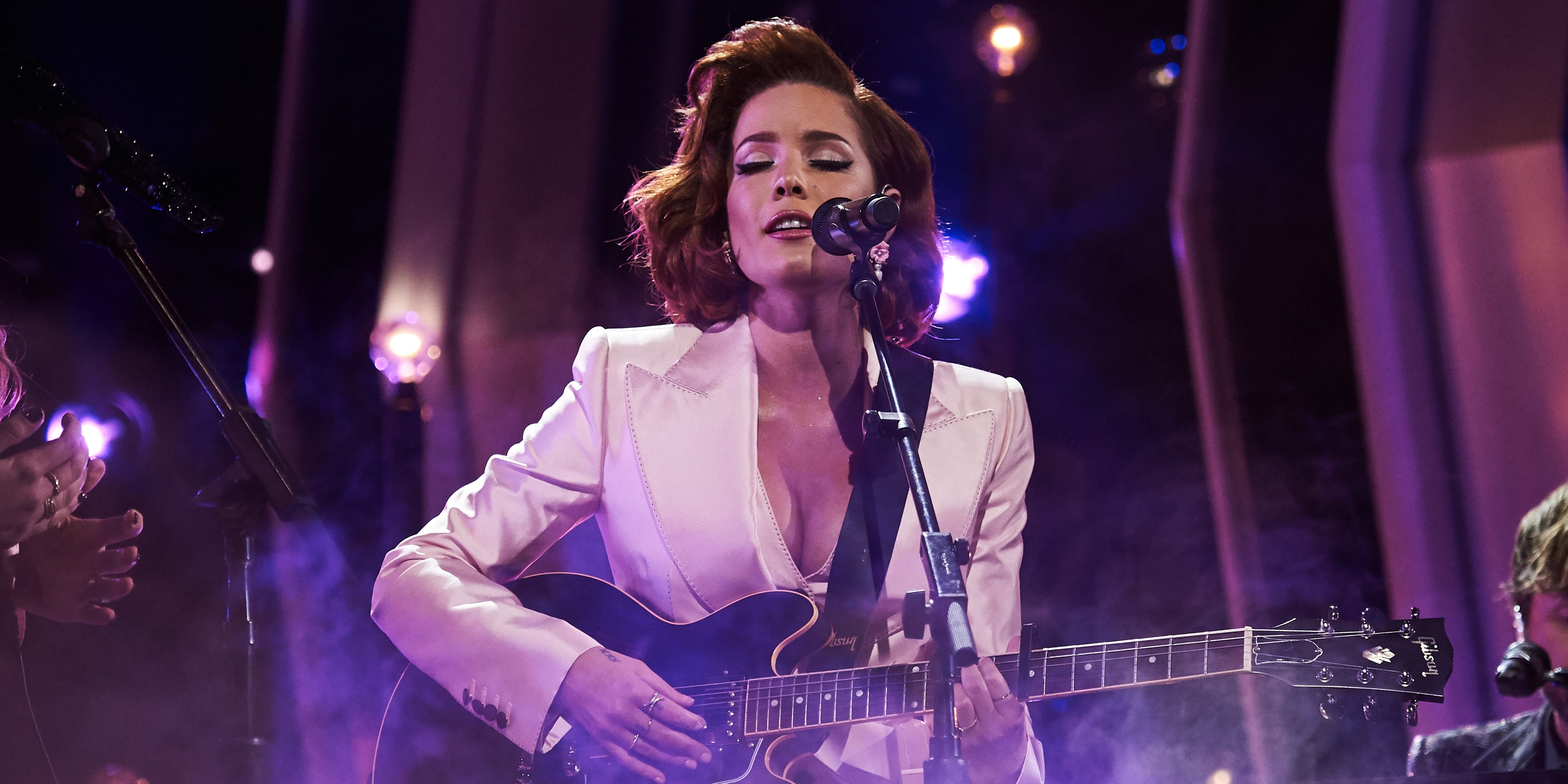 Halsey Dedicates Her "Without Me" Performance to Juice Wrld | PS ...
