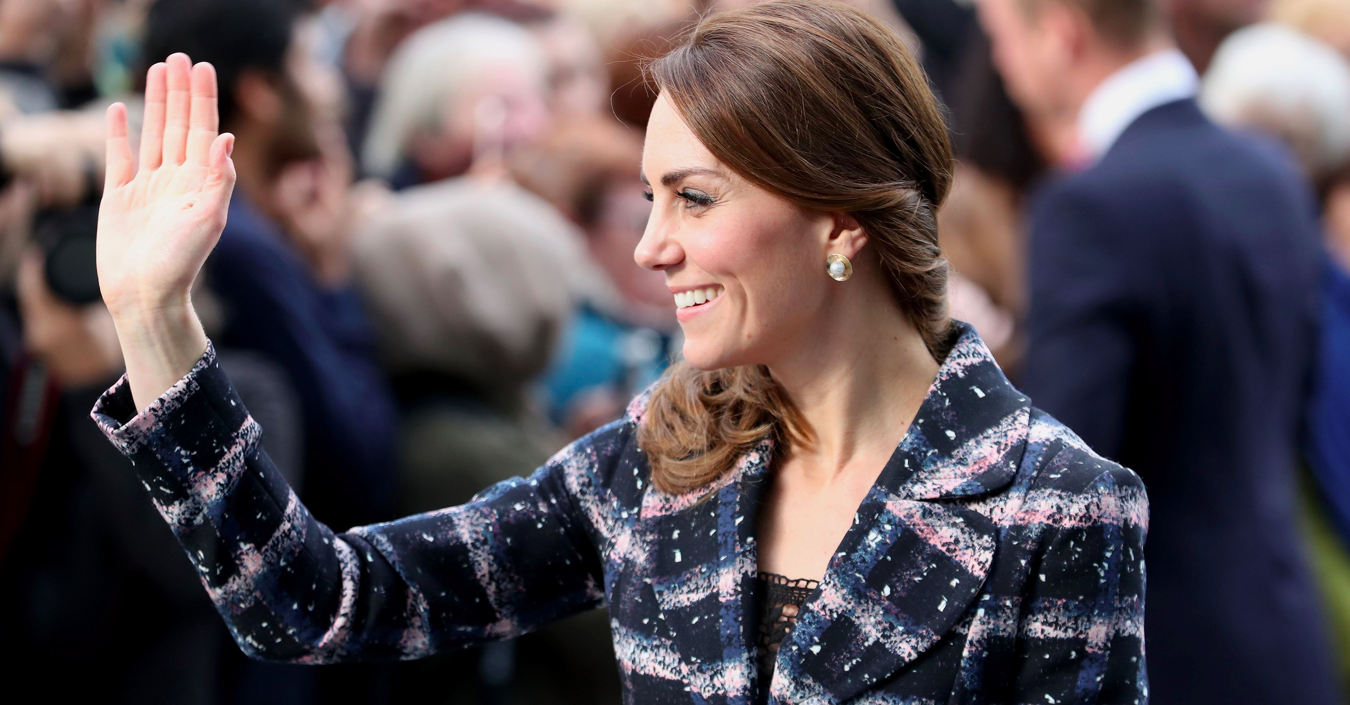 Kate Middleton's Plaid Erdem Coat in Manchester October 2016 | POPSUGAR ...