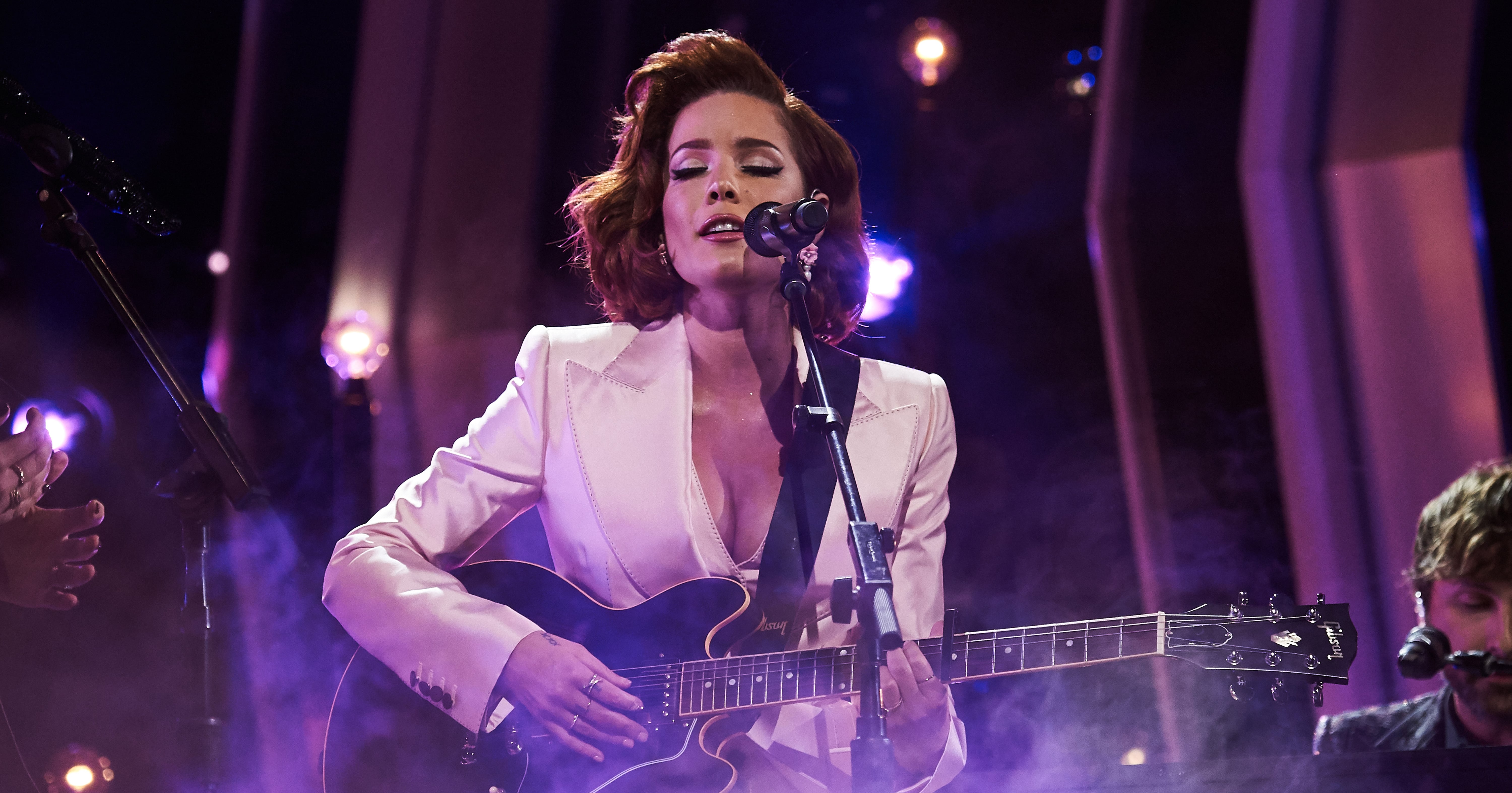Halsey Dedicates Her "Without Me" Performance to Juice Wrld | PS ...