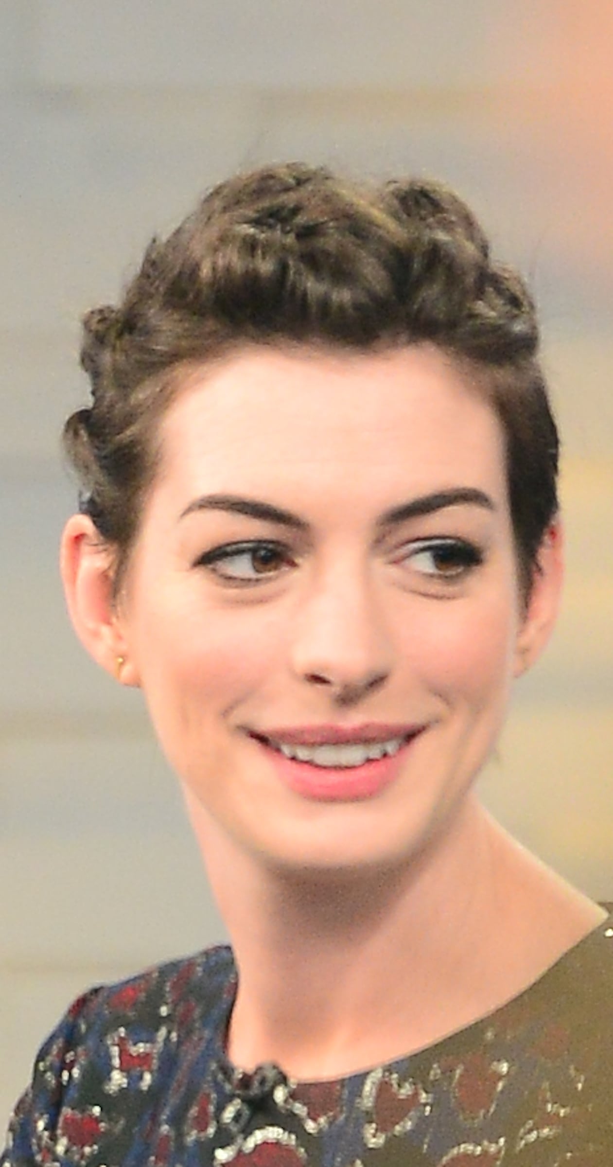 Pixie Cut Anne Hathaway