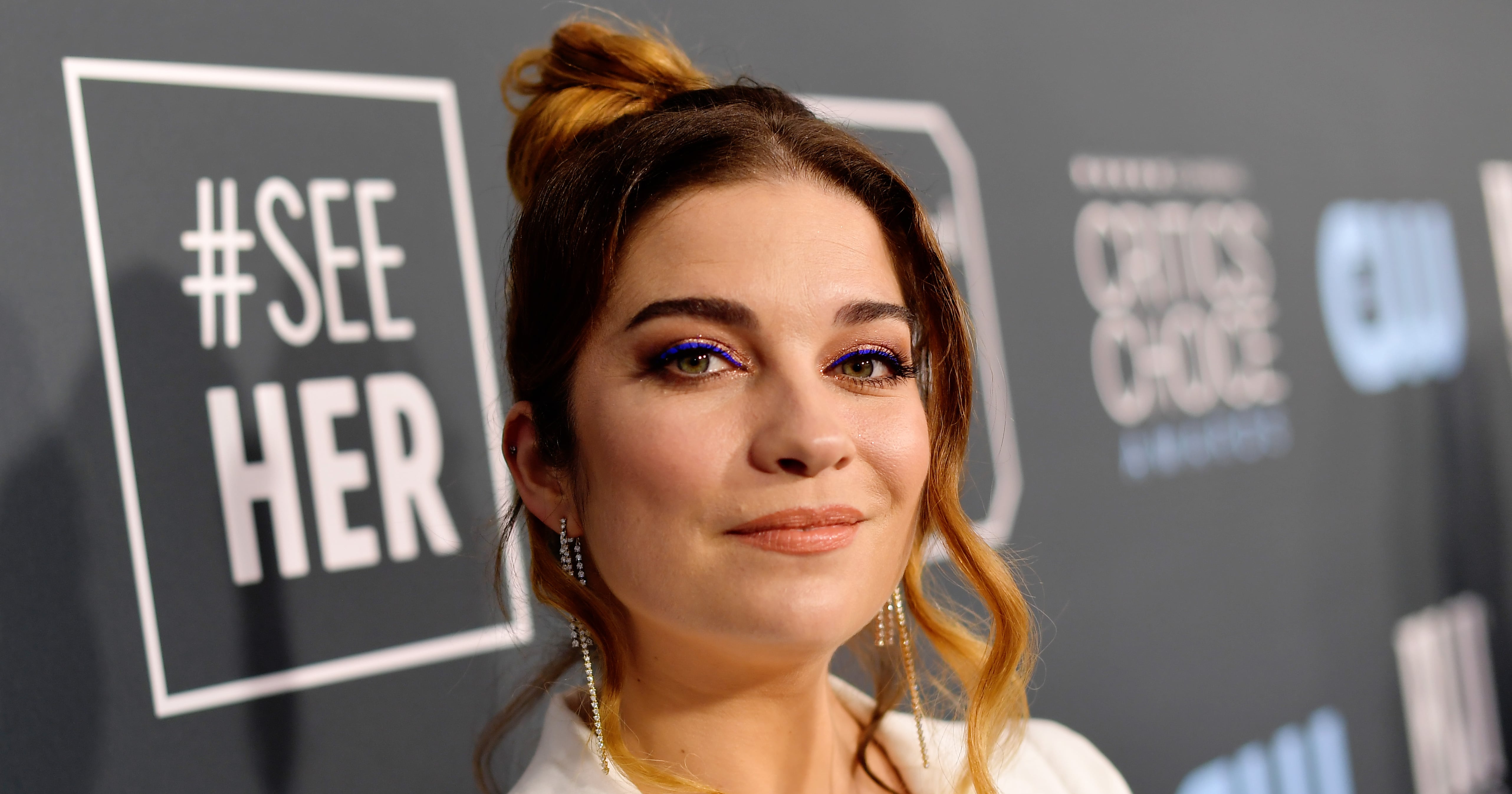 See Annie Murphy's New Curtain-Bangs Haircut | POPSUGAR Beauty