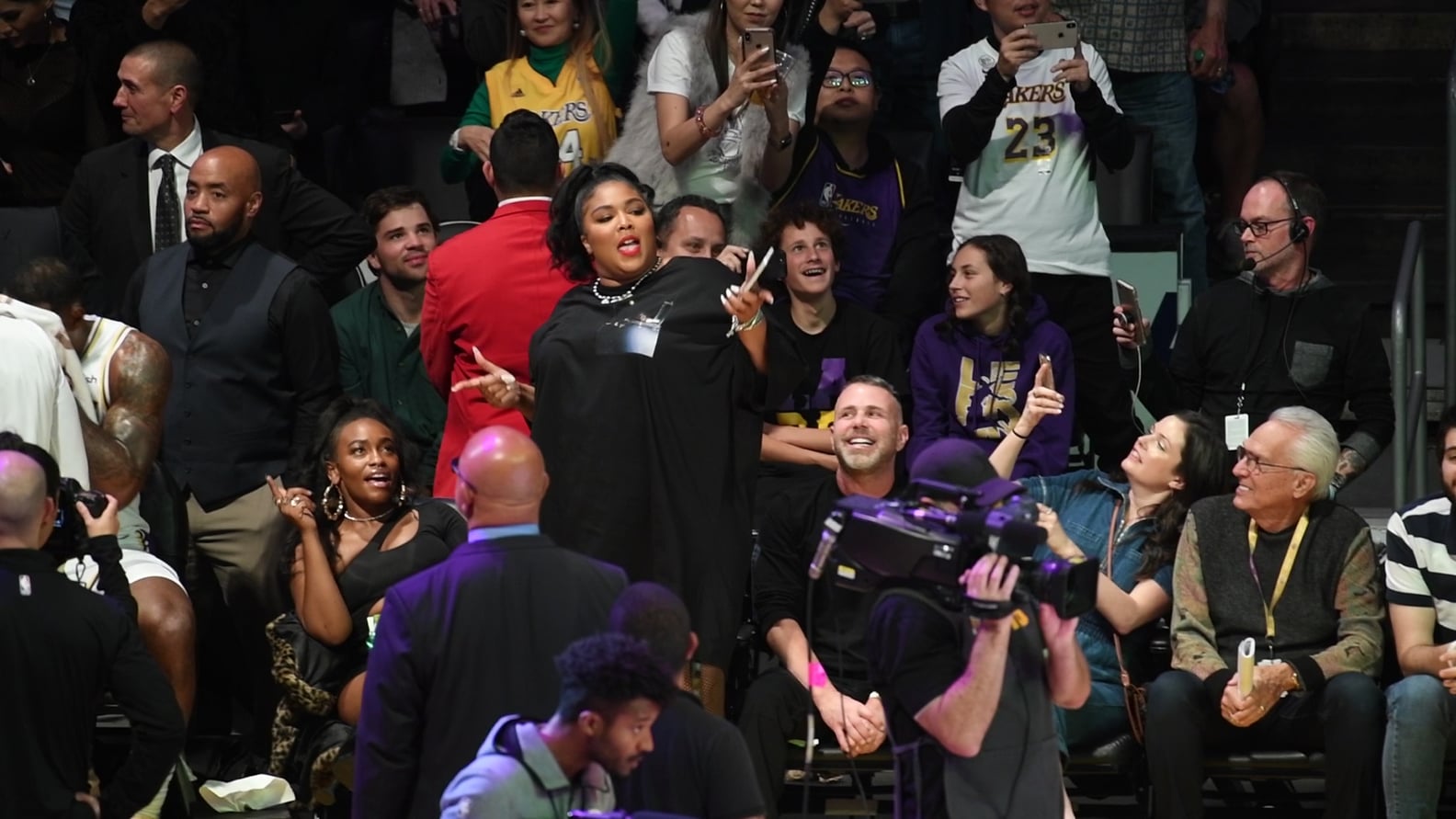 See Lizzo Twerk Courtside at the LA Lakers Game | PS Celebrity